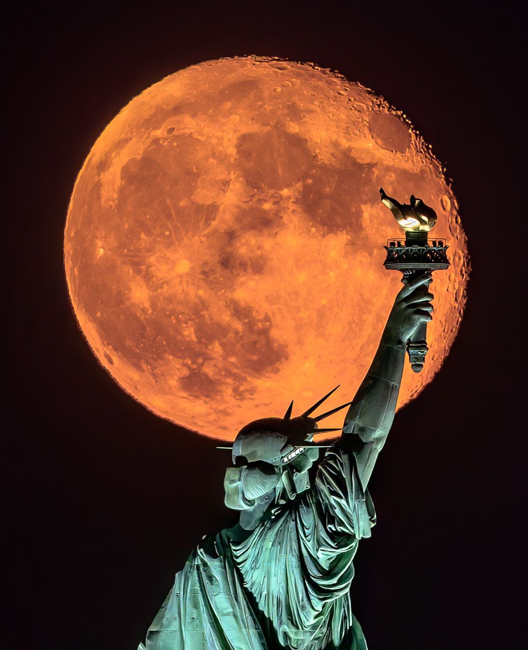 The Full Moon Rising Behind The Statue Of Liberty | Smithsonian Photo ...