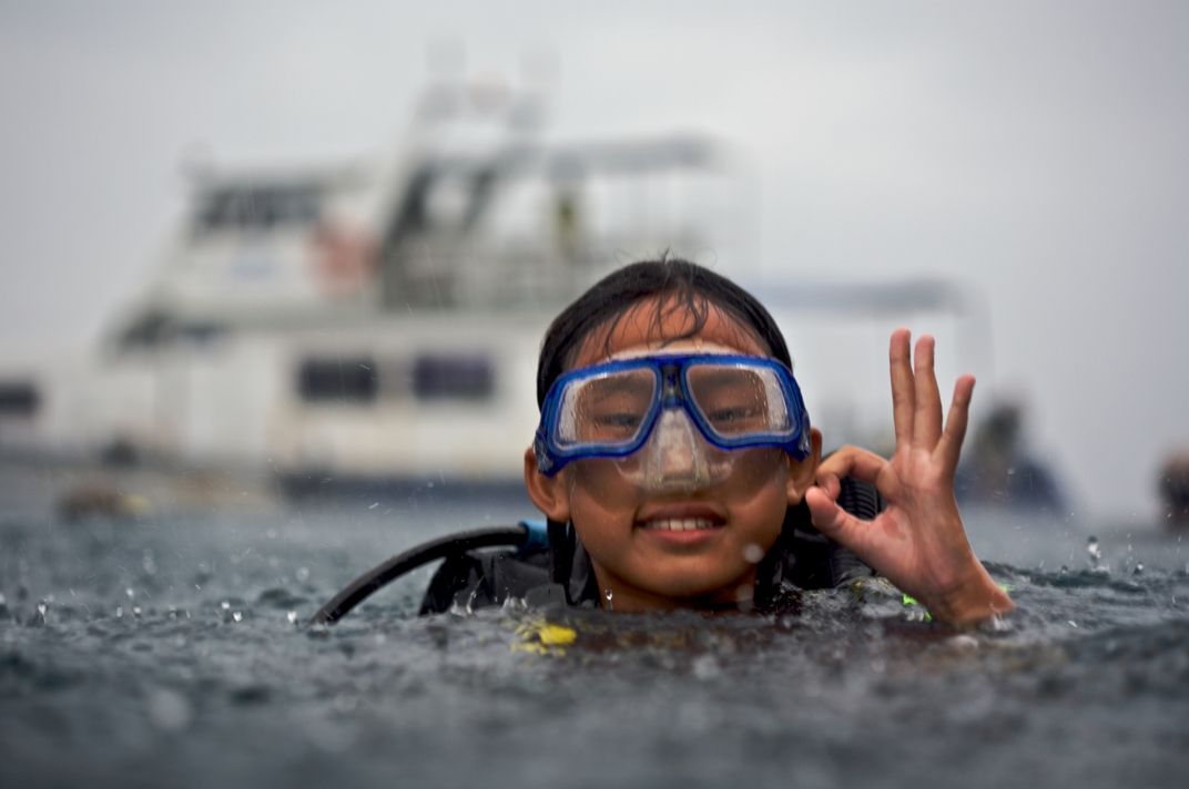 Surfacing after a dive in the rain. | Smithsonian Photo Contest ...
