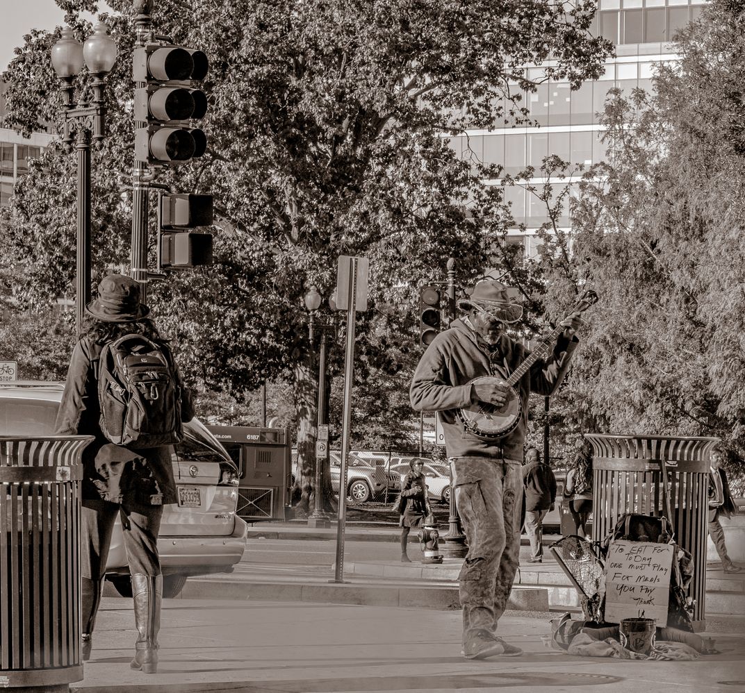 ‘banjo billy’ homeless man plays the banjo for food outside the U.S ...