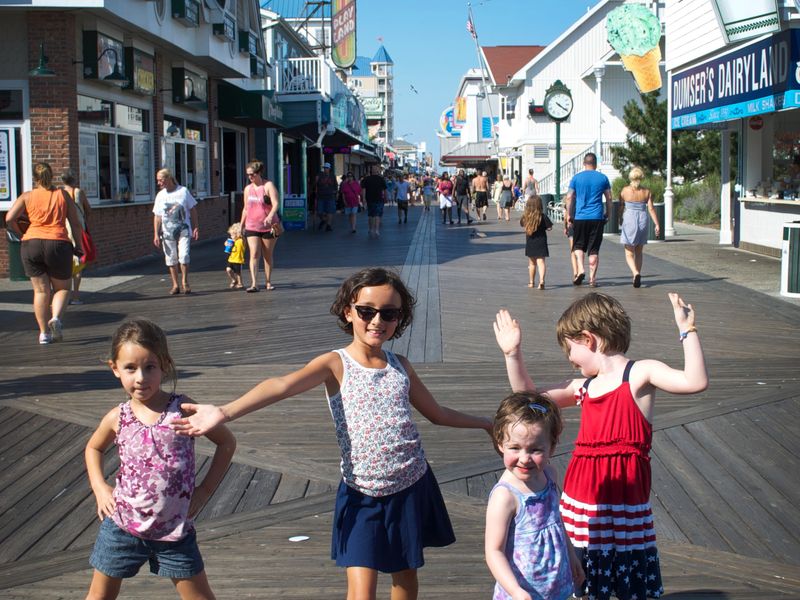 Boardwalk Kids | Smithsonian Photo Contest | Smithsonian Magazine