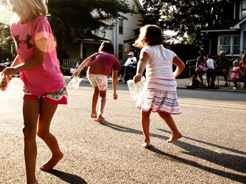 Kids in the street | Smithsonian Photo Contest | Smithsonian Magazine
