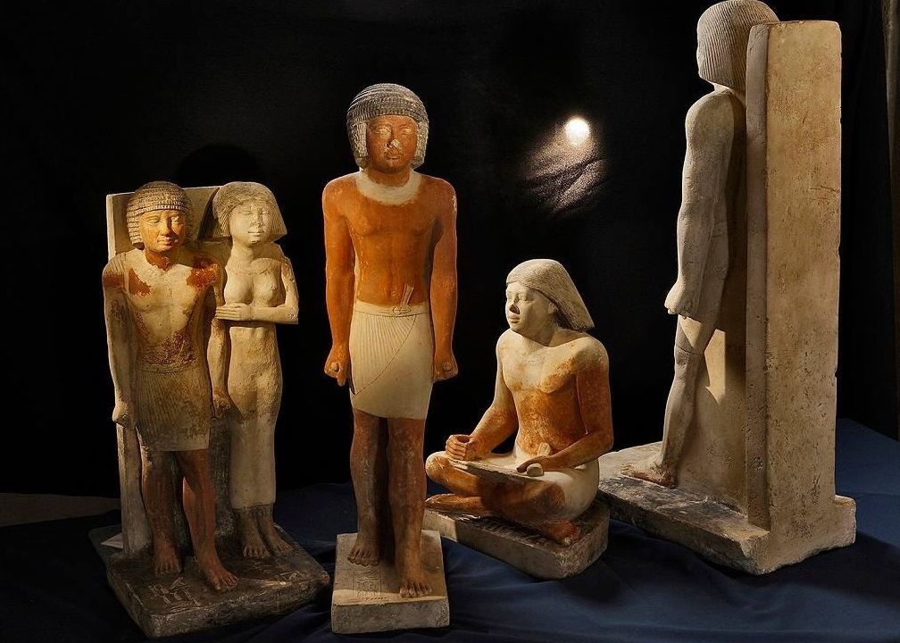 ancient egyptian scribes write hieroglyphics by