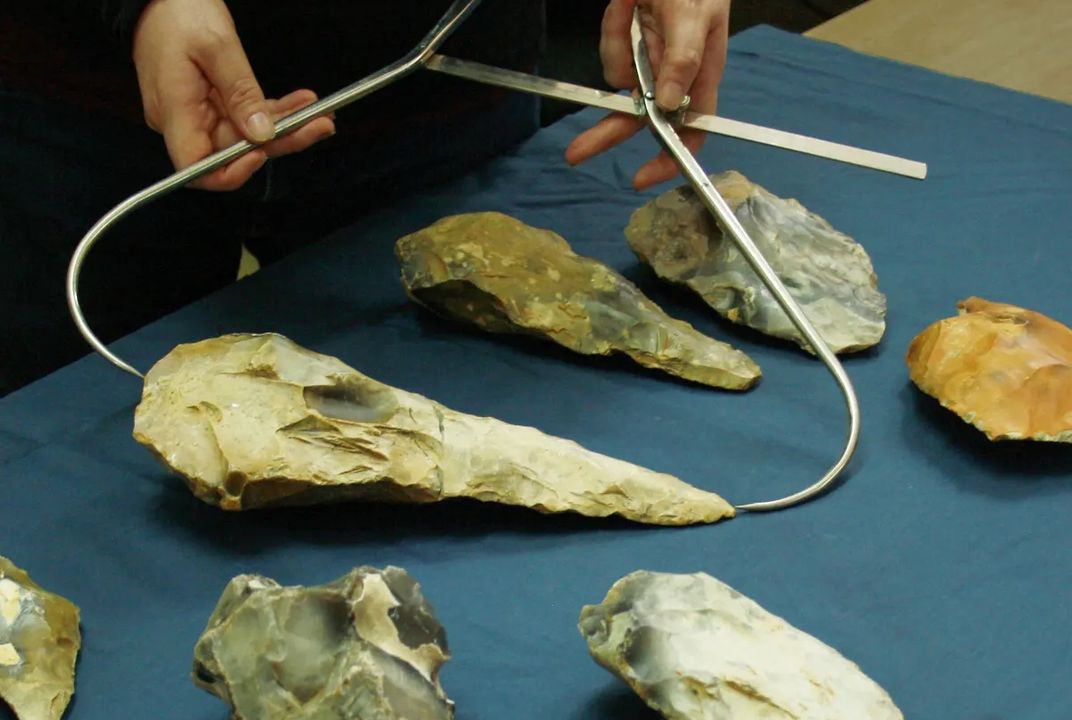 paleolithic hand axe use