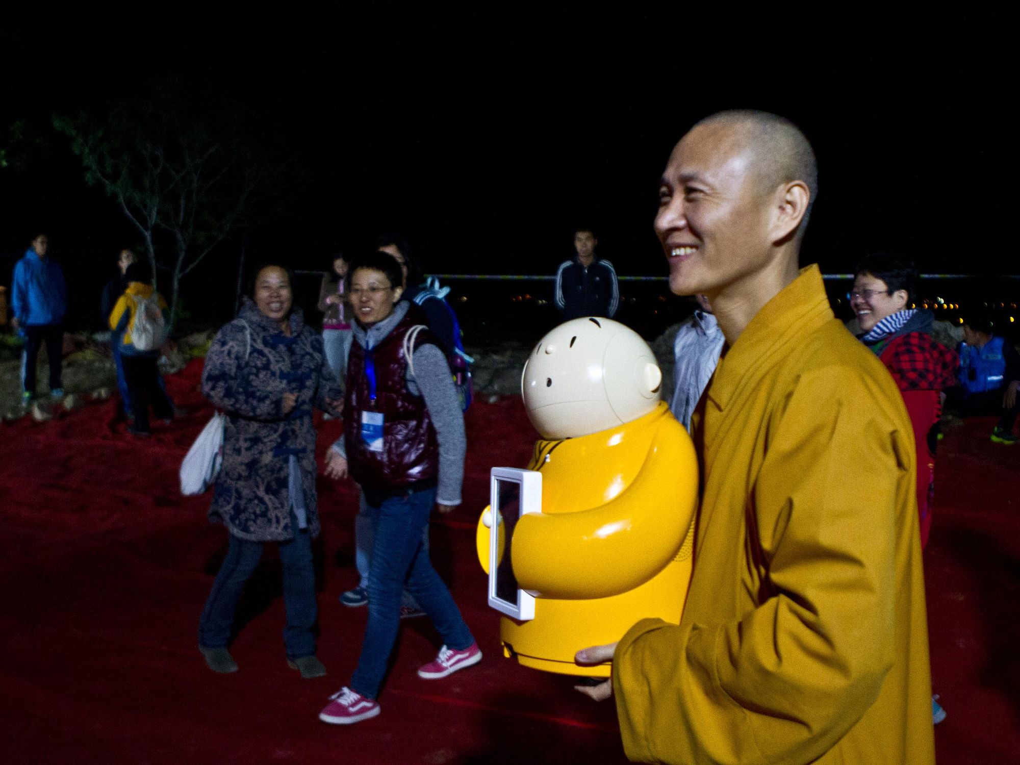 A Robot Monk Is Spreading Buddhist Teachings in China