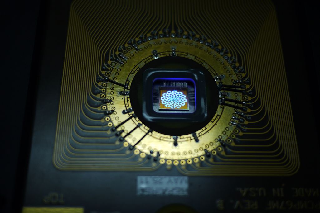 Your Smartphone And Sunglasses Could Soon Project Holograms