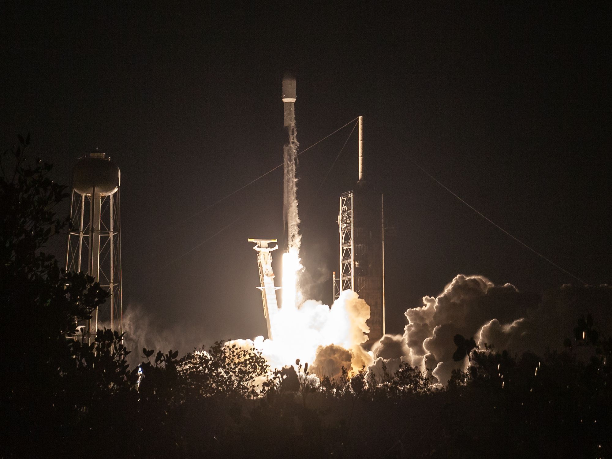 Athena Spacecraft Launches to the Moon, as Intuitive Machines Aims for ...