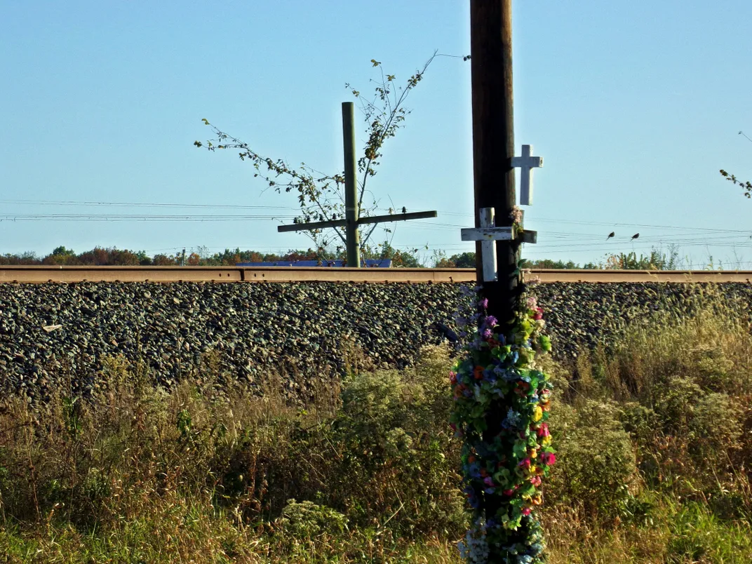 Memorial along the Road | Smithsonian Photo Contest | Smithsonian Magazine
