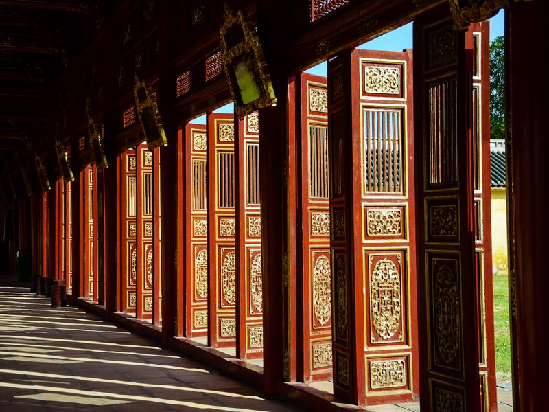 The Scarlet Border | Smithsonian Photo Contest | Smithsonian Magazine