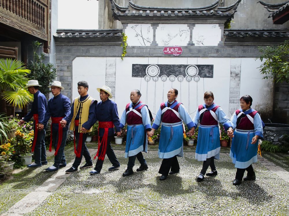 Traditional dance of the Naxi ethnic minority | Smithsonian Photo ...