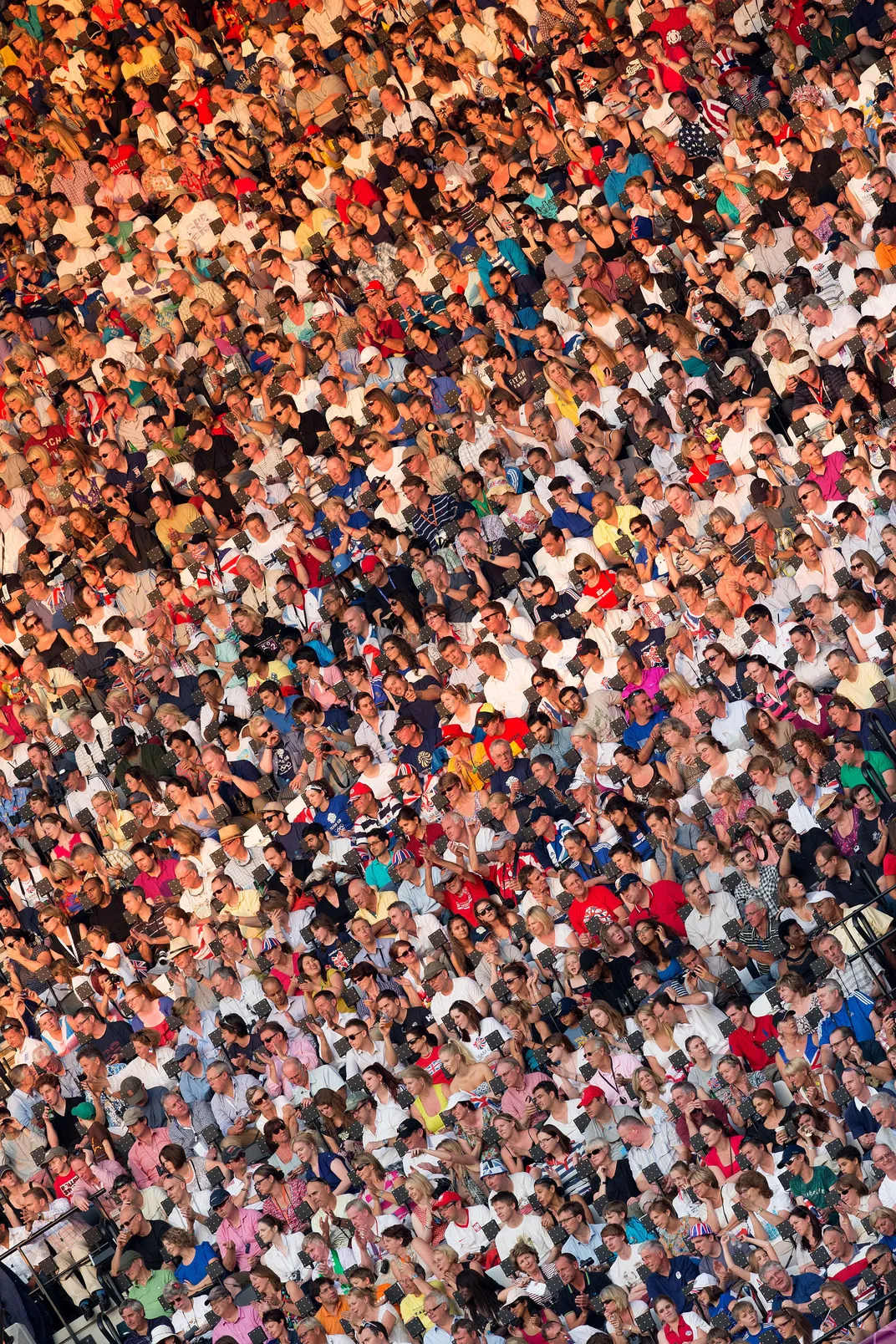 Crowd watching the track and field events at the 2012 London Olympics ...