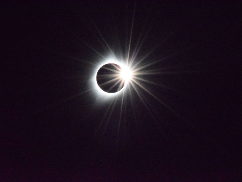 Solar Eclipse Bailey's Beads Effect | Smithsonian Photo Contest ...