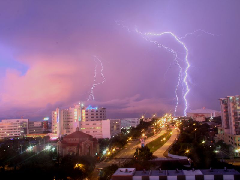 A Lightning Strike over the Lightning Capital | Smithsonian Photo ...