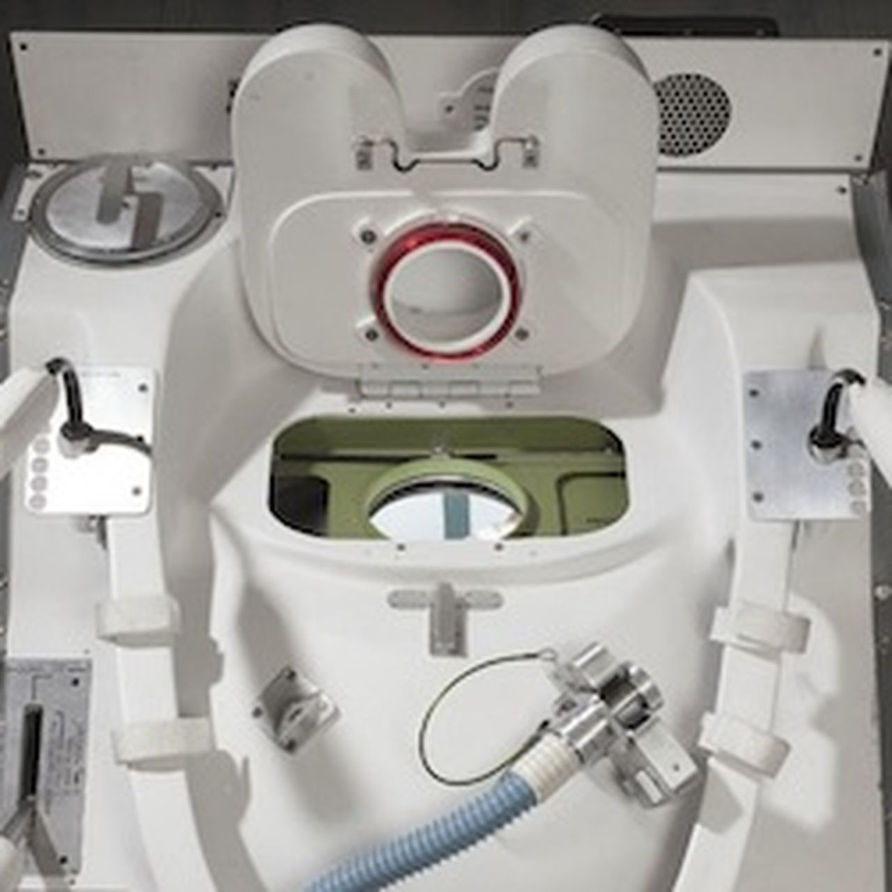 How Do You Shower In Space Astronauts Guide To Bathing In Orbit Space