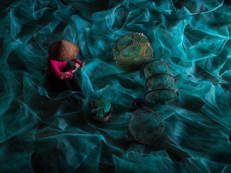 Mending Fishing Nets | Smithsonian Photo Contest | Smithsonian Magazine