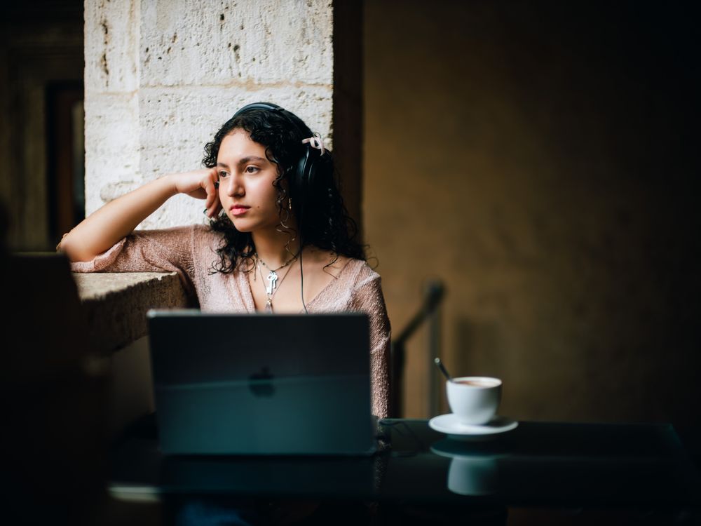 Lost in Thought Behind the Screen | Smithsonian Photo Contest ...