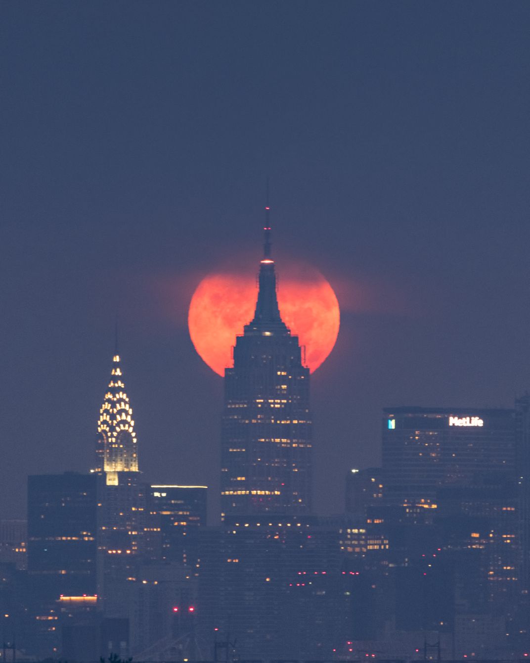 Full Blood Moon setting behind the Empire State Building | Smithsonian ...
