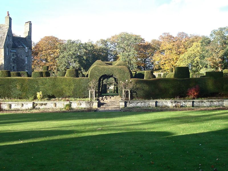 The entrance of Earlshall Castle gardens in Fife, Scotland ...