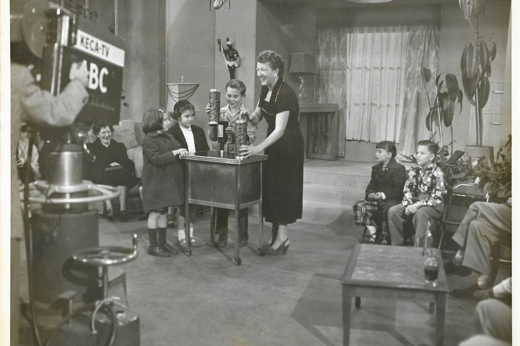 Dell O'Dell's Trailblazing Magic Show Cast a Spell on Early Television ...
