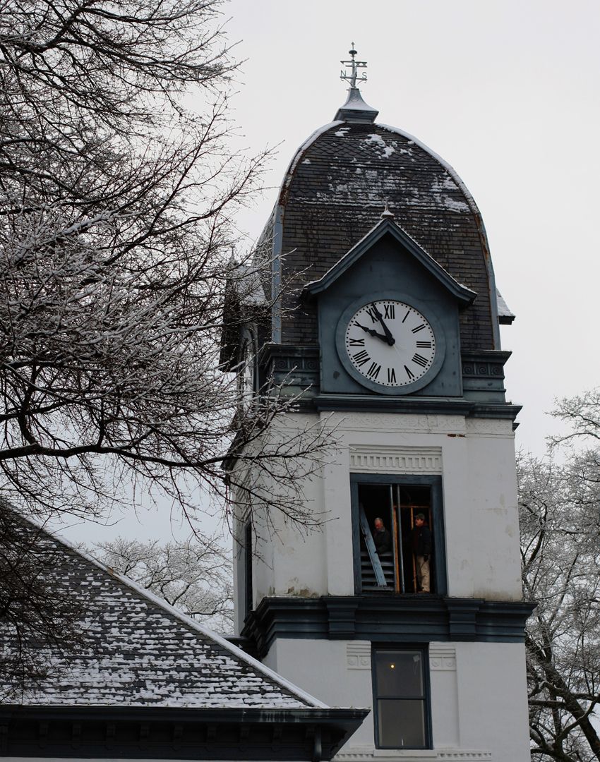 Courthouse workers on a snowy day | Smithsonian Photo Contest ...