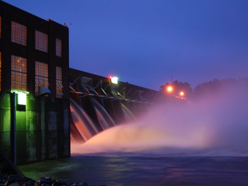 Sinclair Dam releasing water after heavy rain in the area ...