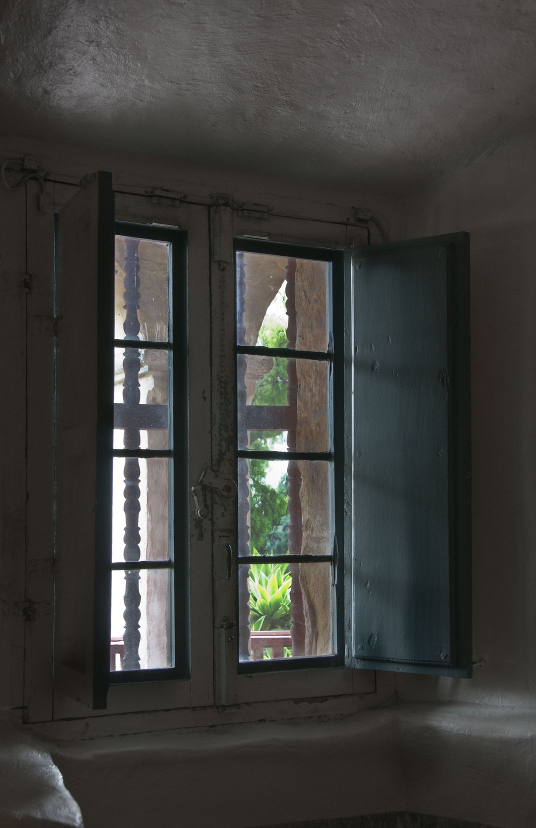 Looking through a window at Santa Barbara Mission.The Santa Barbara ...