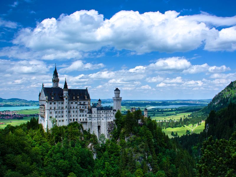 Mad King Ludwig's fairytale castle, Schloss Neuschwanstein in Bavaria ...