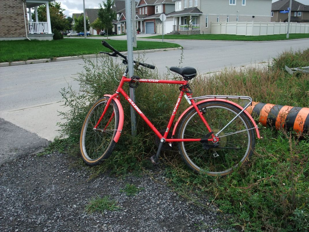 red bike | Smithsonian Photo Contest | Smithsonian Magazine