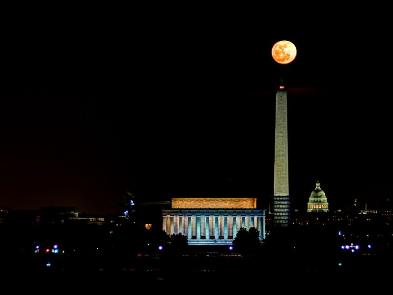 Moon & Monuments | Smithsonian Photo Contest | Smithsonian Magazine