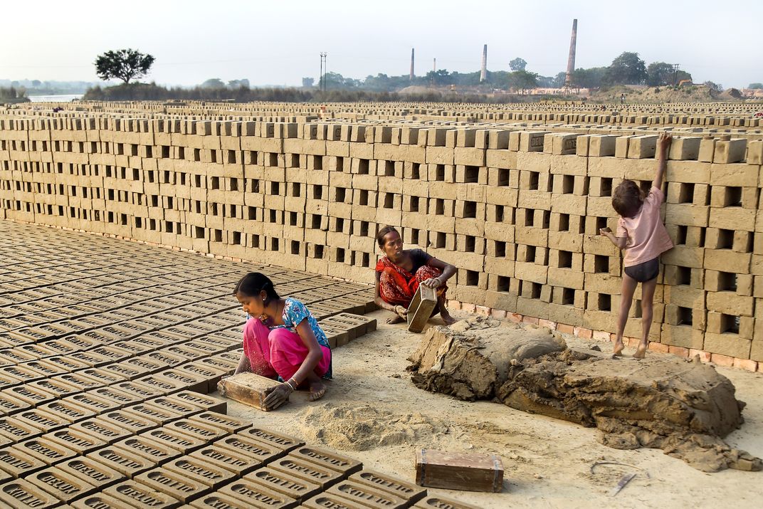 Life in Brick Field | Smithsonian Photo Contest | Smithsonian Magazine