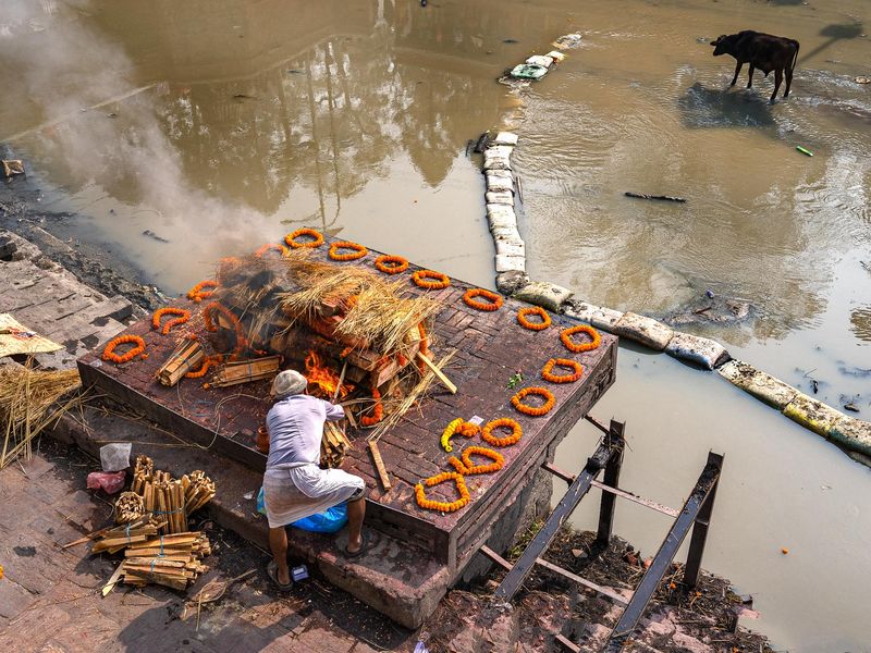 Hindu Cremation Last Rites | Smithsonian Photo Contest | Smithsonian ...