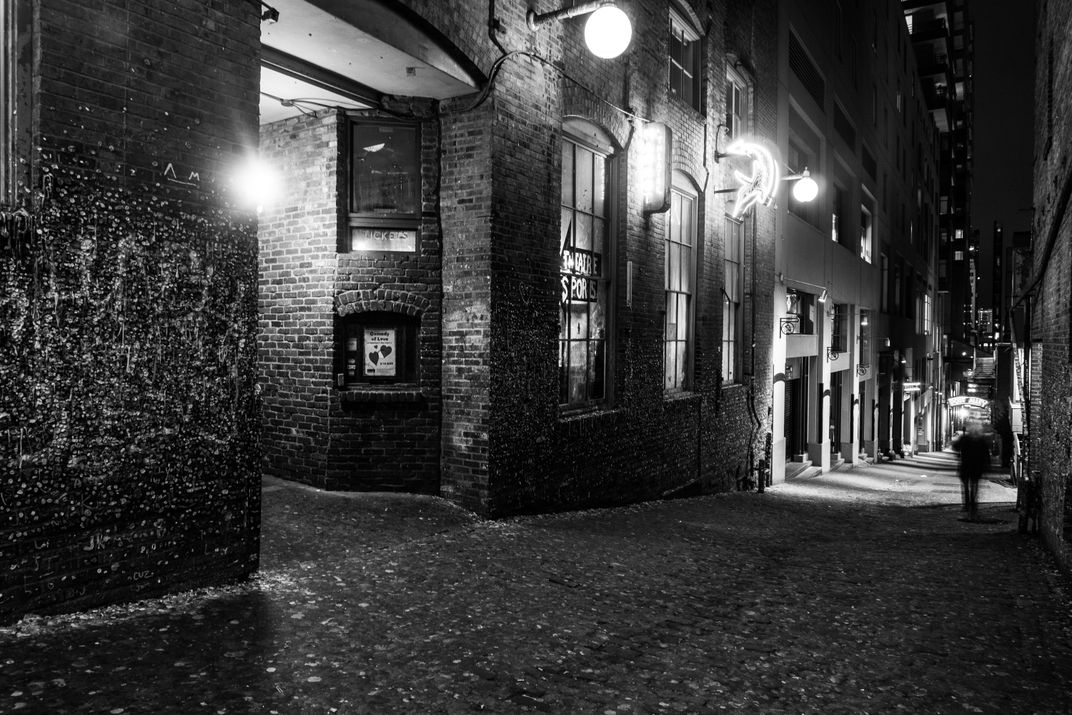 Post Alley | Smithsonian Photo Contest | Smithsonian Magazine
