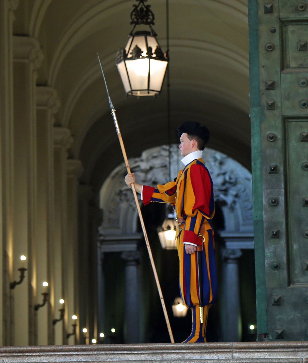 Swiss guard at entrance to Vatican City | Smithsonian Photo Contest ...