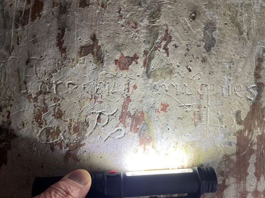 Tour Guide at Medieval Manor House Discovers Mysterious Etchings Meant ...