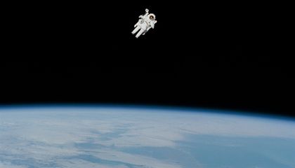 The Inside Story of the First Untethered Spacewalk ...Middle East