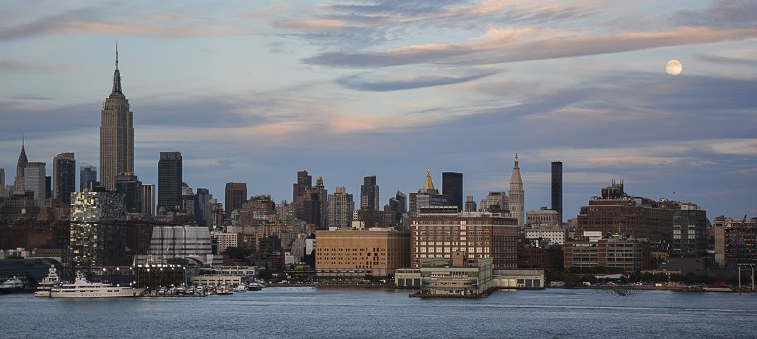 Full Moon over Manhattan | Smithsonian Photo Contest | Smithsonian Magazine