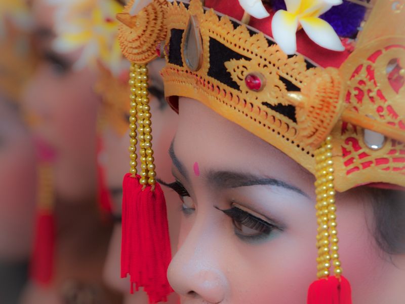 Balinese Girl performing in Hindu Batak Ceremony | Smithsonian Photo ...