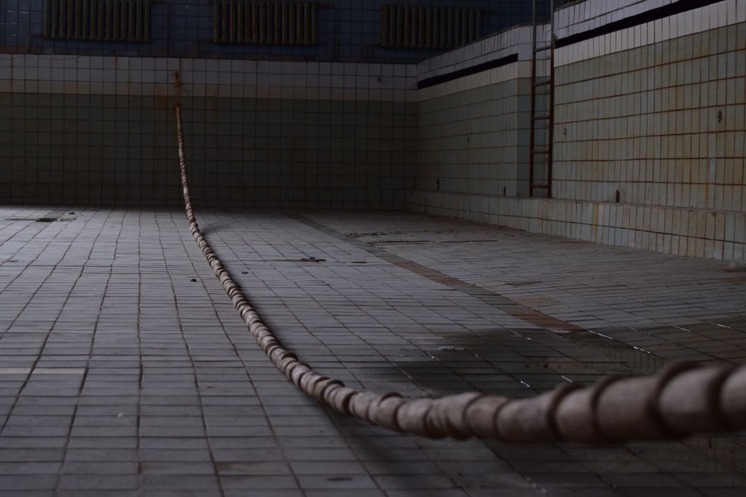 Ghost Town Swimming Pool | Smithsonian Photo Contest | Smithsonian Magazine