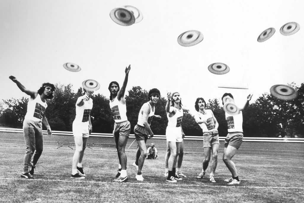 An American Toy Company Produced the World’s First Frisbees, Beloved by ...
