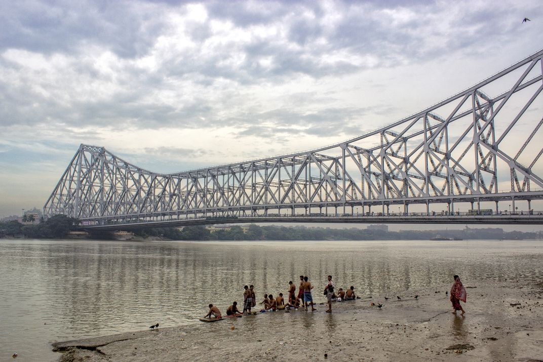 Peoples are working under the Howrah Bridge | Smithsonian Photo Contest ...