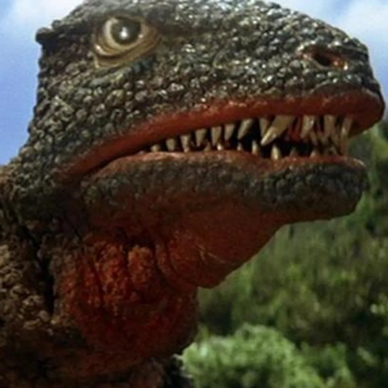 difference between godzilla and dinosaur