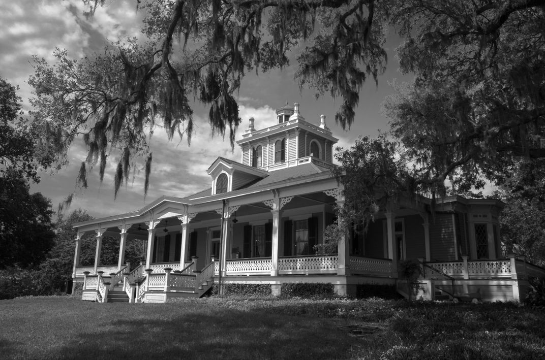 The mansion at Rip Van Winkle Gardens | Smithsonian Photo Contest ...