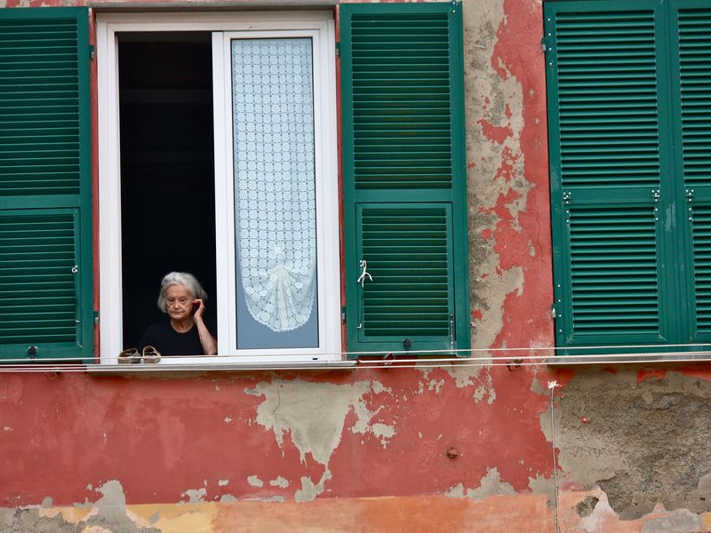 Window Watcher | Smithsonian Photo Contest | Smithsonian Magazine