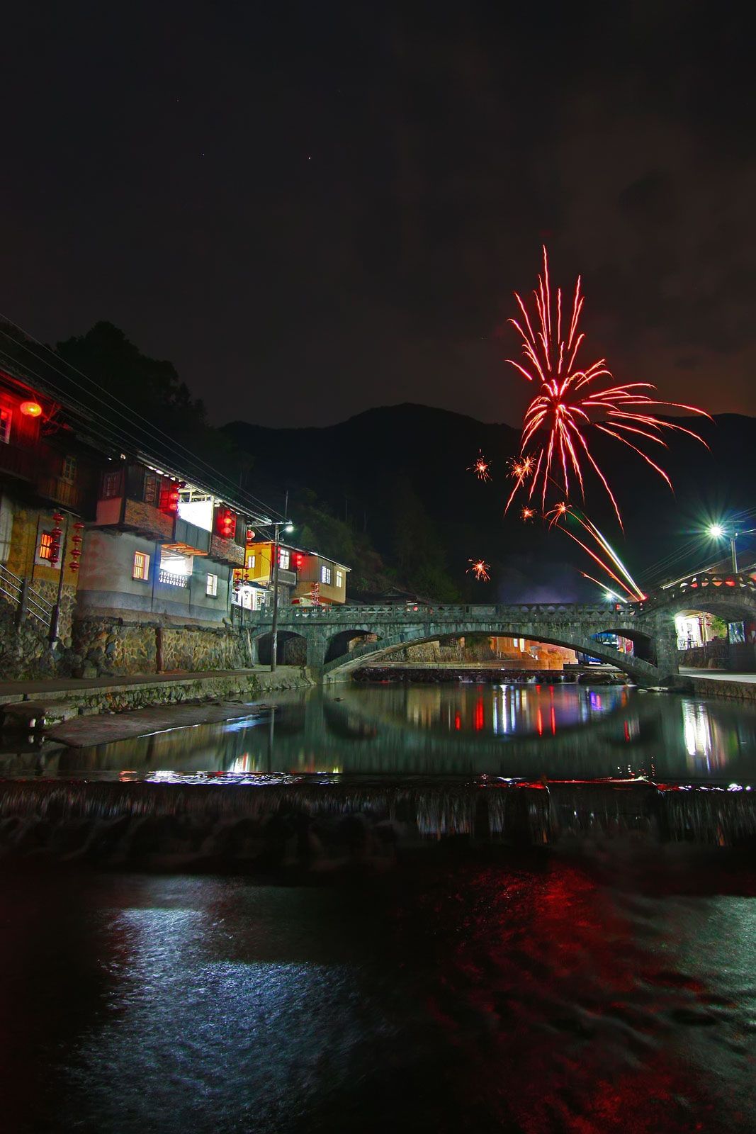 A walk in the evening in a small village in the mountains of Fu Jian ...