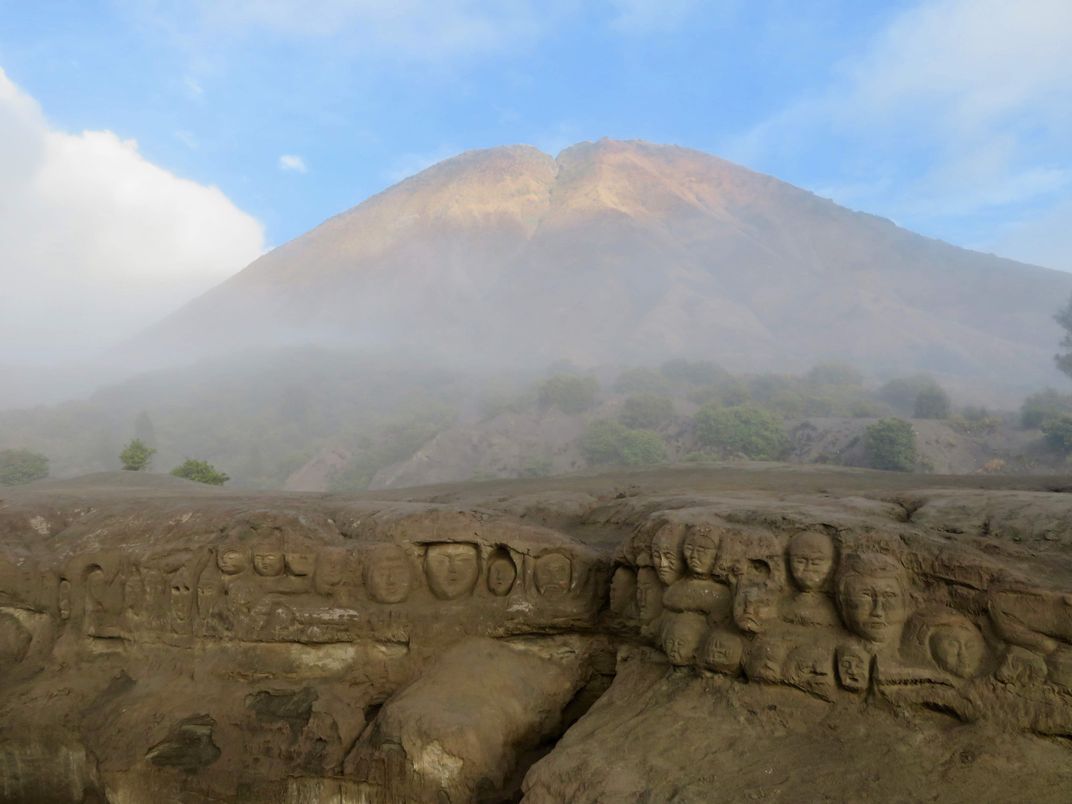 The heads of Mt Batok | Smithsonian Photo Contest | Smithsonian Magazine