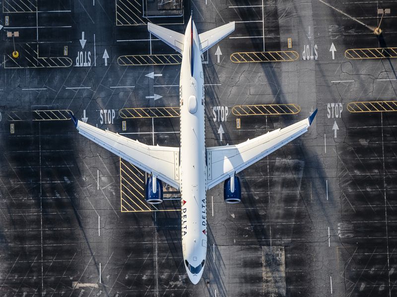 Delta A220 landing Atlanta | Smithsonian Photo Contest | Smithsonian ...