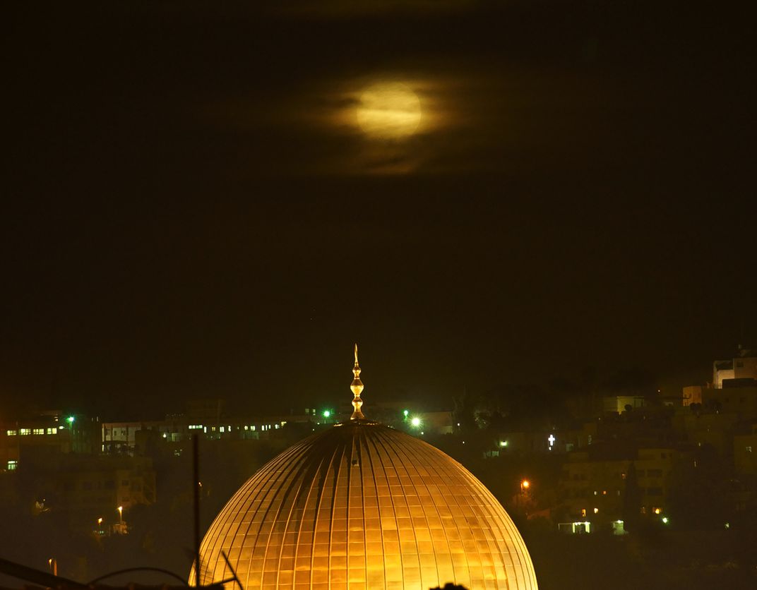 Supermoon over the Dome of the Rock in Jerusalem | Smithsonian Photo ...