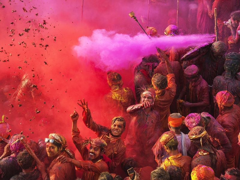 Throwing Colors | Smithsonian Photo Contest | Smithsonian Magazine