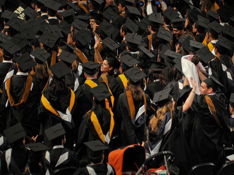 At Baruch College 2010 Graduation，two graduate students lifted their ...