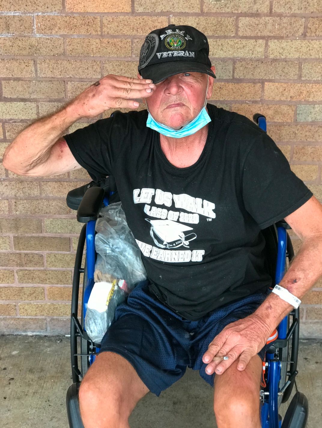 Homeless Veteran Salutes | Smithsonian Photo Contest | Smithsonian Magazine