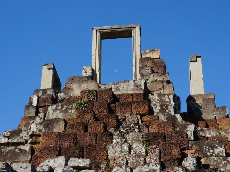 Moon framed by ruins | Smithsonian Photo Contest | Smithsonian Magazine